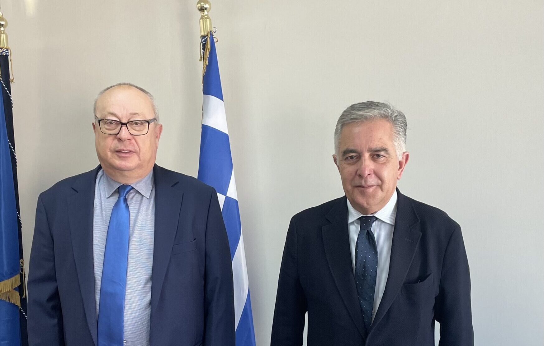 Τα θέματα του ΕΦΚΑ στα Δωδεκάνησα στην συνάντηση του Βασίλη Α. Υψηλάντη ...